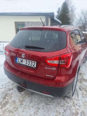 Red Suzuki SX4 2018 in Saldus, with an engine capacity of 1.00 L and mileage of 60 thousand km for 16500 €, photo 2 on AUTOMOTO.COM.LV