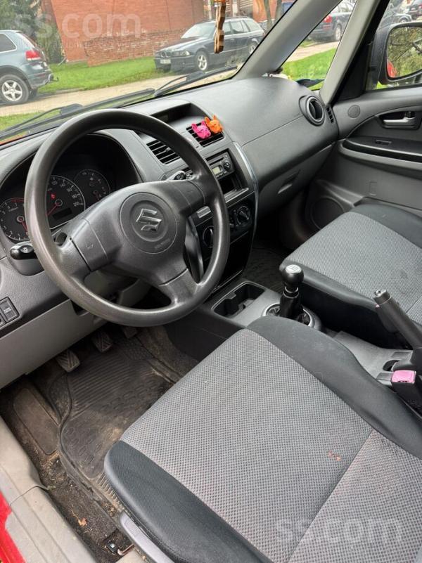 Sarkans Suzuki SX4 2006 Dobele, ar dzinēja tilpumu 1.50 L un nobraukumu 200 tūkst. km par 700 €, foto 8 vietnē AUTOMOTO.COM.LV