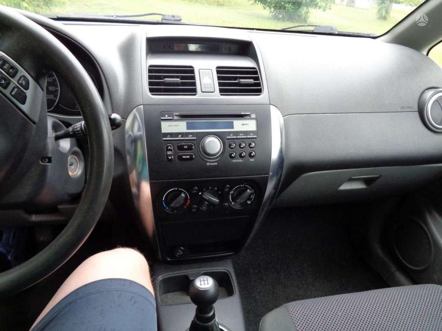 Sarkans Suzuki SX4 2007 Druskininkai, ar dzinēja tilpumu 1.59 L un nobraukumu 242 tūkst. km par 950 €, foto 9 vietnē AUTOMOTO.COM.LV