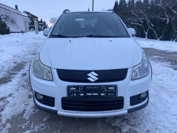 Balts Suzuki SX4 2009 Biržai, ar dzinēja tilpumu 1.60 L un nobraukumu 259 tūkst. km par 2650 €, foto 4 vietnē AUTOMOTO.COM.LV