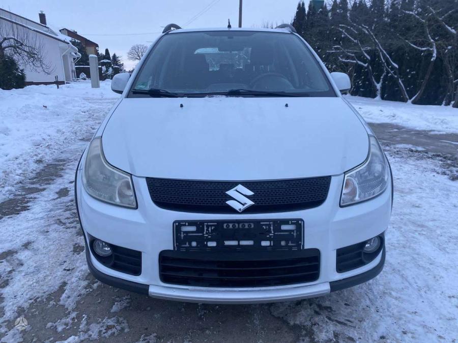 White Suzuki SX4 2009 in Birzai, with an engine capacity of 1.60 L and mileage of 259 thousand km for 2650 €, photo 4 on AUTOMOTO.COM.LV
