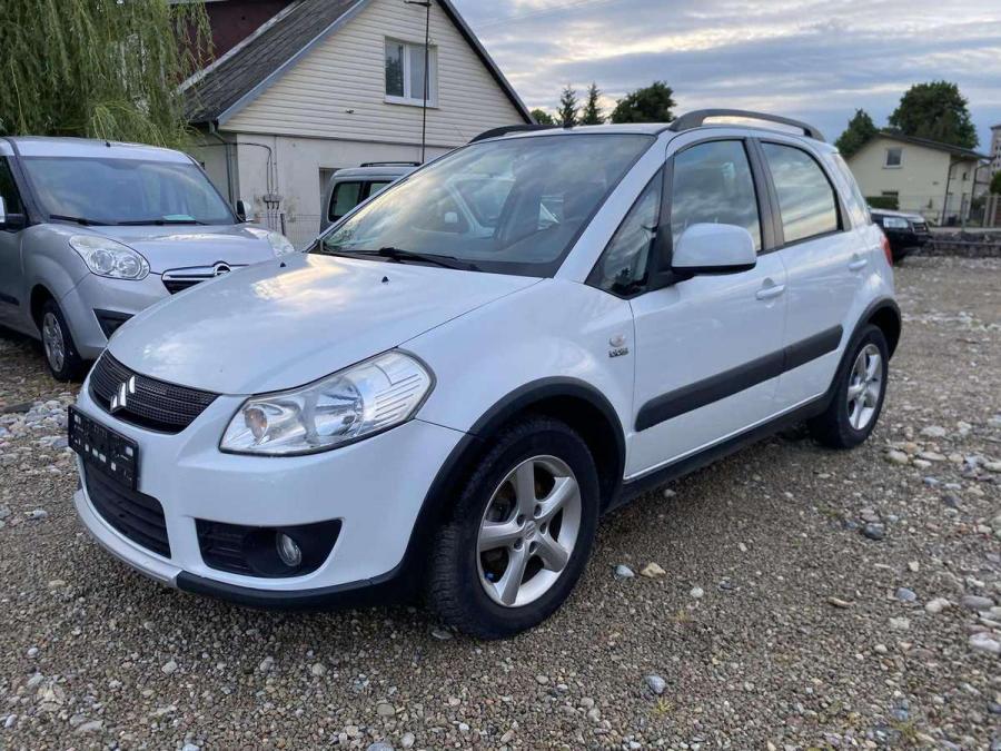 White Suzuki SX4 2009 in Birzai, with an engine capacity of 1.56 L and mileage of 259 thousand km for 2450 €, photo 1 on AUTOMOTO.COM.LV