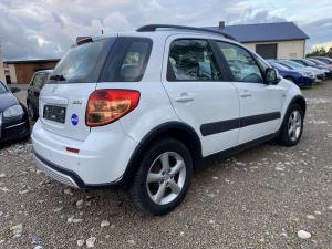 White Suzuki SX4 2009 in Birzai, with an engine capacity of 1.56 L and mileage of 259 thousand km for 2450 €, photo 6 on AUTOMOTO.COM.LV