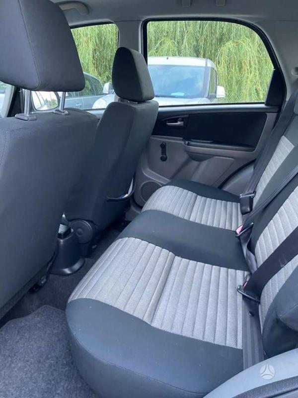 White Suzuki SX4 2009 in Birzai, with an engine capacity of 1.56 L and mileage of 259 thousand km for 2450 €, photo 9 on AUTOMOTO.COM.LV