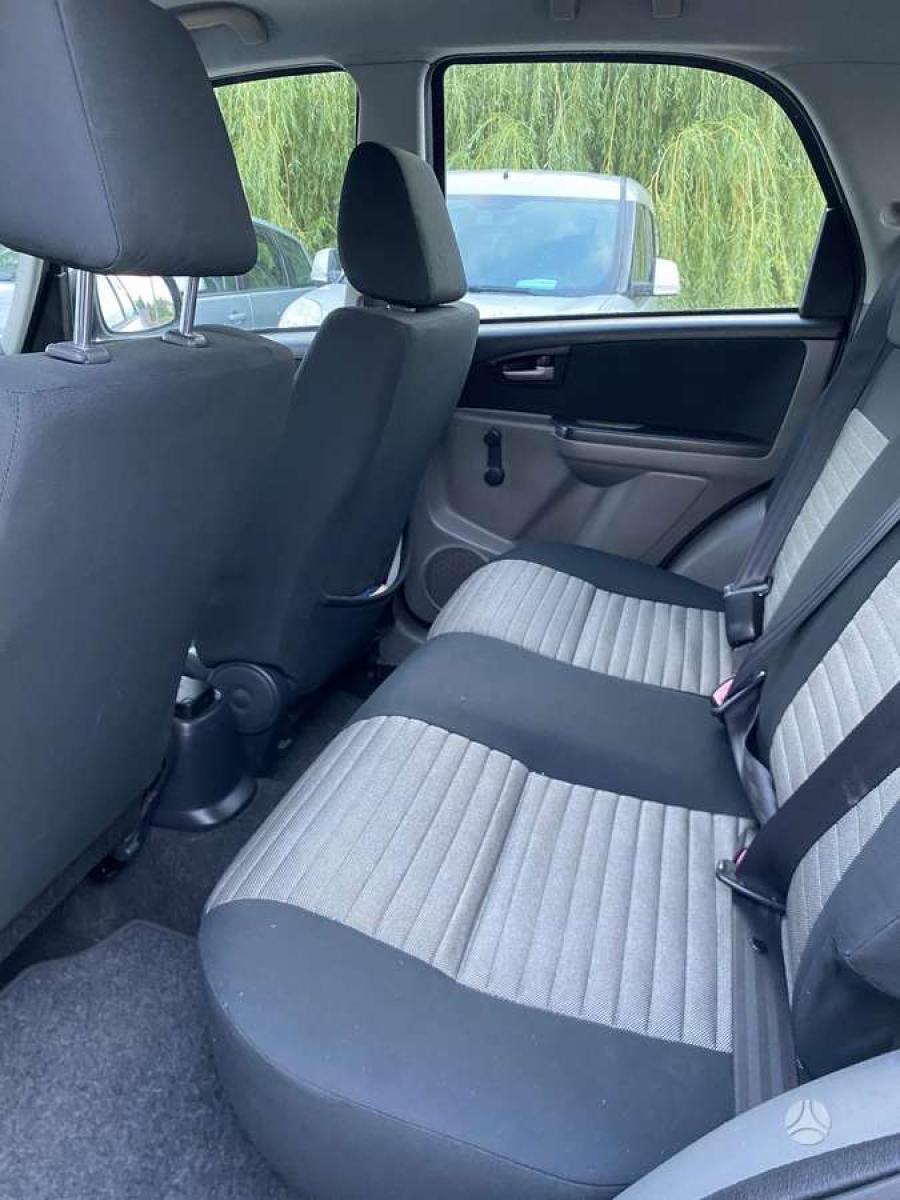 White Suzuki SX4 2009 in Birzai, with an engine capacity of 1.56 L and mileage of 259 thousand km for 2450 €, photo 10 on AUTOMOTO.COM.LV