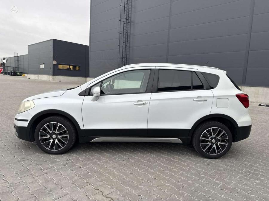 Balts Suzuki SX4 2014 Šauļi, ar dzinēja tilpumu 1.59 L un nobraukumu 230 tūkst. km par 3950 €, foto 5 vietnē AUTOMOTO.COM.LV