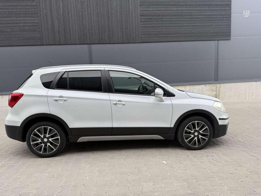 Balts Suzuki SX4 2014 Šauļi, ar dzinēja tilpumu 1.59 L un nobraukumu 230 tūkst. km par 3950 €, foto 7 vietnē AUTOMOTO.COM.LV