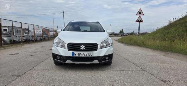 White Suzuki SX4 2015 in Vilnius, with an engine capacity of 1.60 L and mileage of 240 thousand km for 5300 €, photo 4 on AUTOMOTO.COM.LV