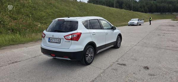 White Suzuki SX4 2015 in Vilnius, with an engine capacity of 1.60 L and mileage of 240 thousand km for 5300 €, photo 6 on AUTOMOTO.COM.LV