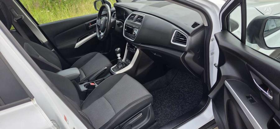 Balts Suzuki SX4 2015 Viļņa, ar dzinēja tilpumu 1.60 L un nobraukumu 240 tūkst. km par 5300 €, foto 12 vietnē AUTOMOTO.COM.LV