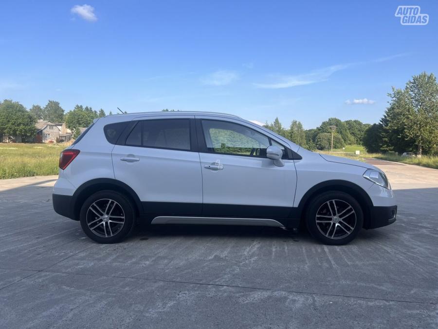 White Suzuki SX4 2015 in Plunge, with an engine capacity of 1.60 L and mileage of 128 thousand km for 8000 €, photo 6 on AUTOMOTO.COM.LV