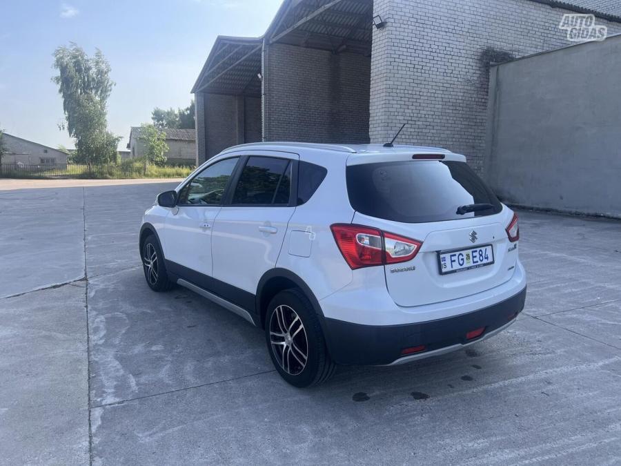 White Suzuki SX4 2015 in Plunge, with an engine capacity of 1.60 L and mileage of 128 thousand km for 8000 €, photo 9 on AUTOMOTO.COM.LV