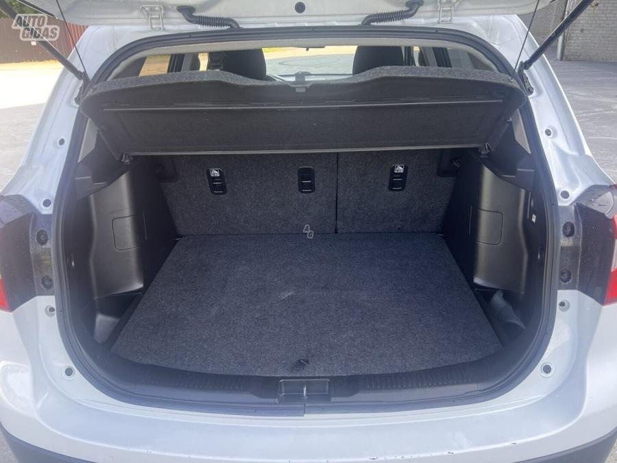 White Suzuki SX4 2015 in Plunge, with an engine capacity of 1.60 L and mileage of 128 thousand km for 8000 €, photo 15 on AUTOMOTO.COM.LV
