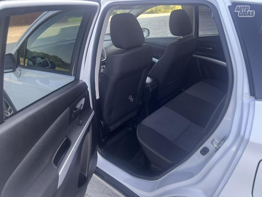 White Suzuki SX4 2015 in Plunge, with an engine capacity of 1.60 L and mileage of 128 thousand km for 8000 €, photo 16 on AUTOMOTO.COM.LV