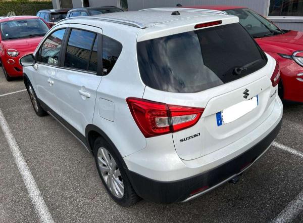 Balts Suzuki SX4 2019 Tauragė, ar dzinēja tilpumu 1.00 L un nobraukumu 65 tūkst. km par 10600 €, foto 4 vietnē AUTOMOTO.COM.LV