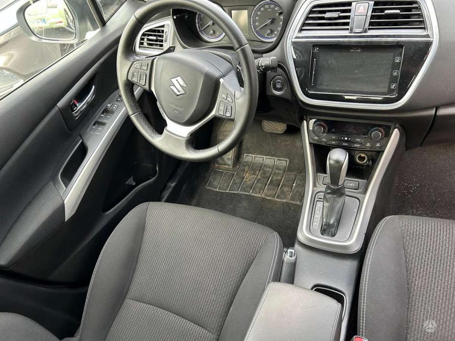 White Suzuki SX4 2019 in Taurage, with an engine capacity of 1.00 L and mileage of 65 thousand km for 10600 €, photo 9 on AUTOMOTO.COM.LV