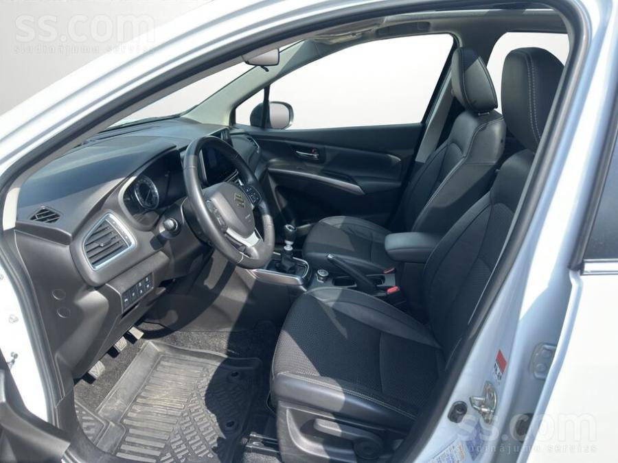 White Suzuki SX4 2022 in Riga, with an engine capacity of 1.40 L and mileage of 106 thousand km for 15990 €, photo 10 on AUTOMOTO.COM.LV