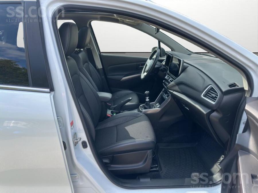 White Suzuki SX4 2022 in Riga, with an engine capacity of 1.40 L and mileage of 106 thousand km for 15990 €, photo 17 on AUTOMOTO.COM.LV