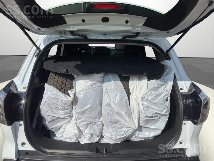 White Suzuki SX4 2022 in Riga, with an engine capacity of 1.40 L and mileage of 106 thousand km for 15990 €, photo 18 on AUTOMOTO.COM.LV
