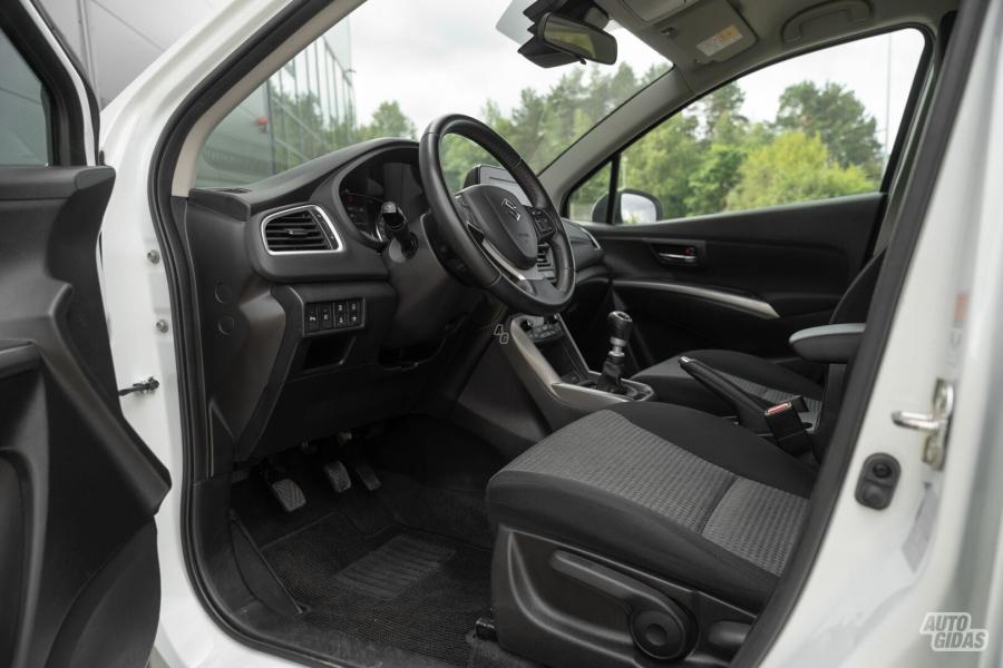 White Suzuki SX4 2023 in Vilnius, with an engine capacity of 1.40 L and mileage of 159 thousand km for 14950 €, photo 16 on AUTOMOTO.COM.LV