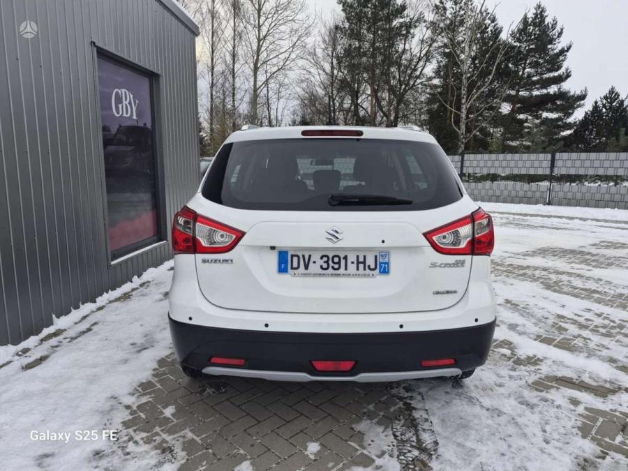 Balts Suzuki SX4 2015 Tauragė, ar dzinēja tilpumu 1.60 L un nobraukumu 248 tūkst. km par 4900 €, foto 4 vietnē AUTOMOTO.COM.LV