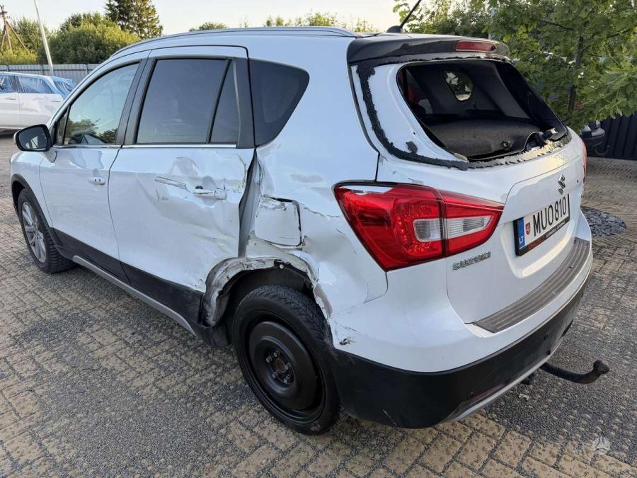 White Suzuki SX4 2018 in Siauliai, with an engine capacity of 1.00 L and mileage of 67 thousand km for 4200 €, photo 6 on AUTOMOTO.COM.LV
