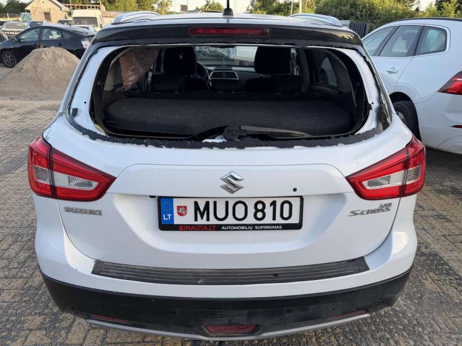 White Suzuki SX4 2018 in Siauliai, with an engine capacity of 1.00 L and mileage of 67 thousand km for 4200 €, photo 9 on AUTOMOTO.COM.LV
