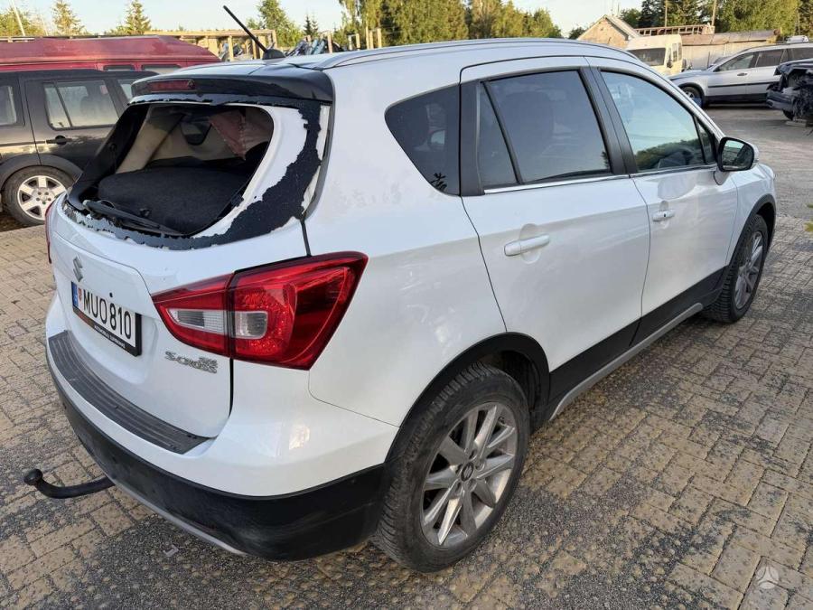 White Suzuki SX4 2018 in Siauliai, with an engine capacity of 1.00 L and mileage of 67 thousand km for 4200 €, photo 11 on AUTOMOTO.COM.LV