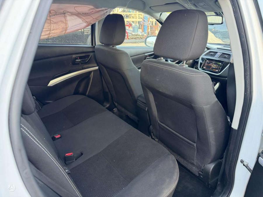 White Suzuki SX4 2018 in Siauliai, with an engine capacity of 1.00 L and mileage of 67 thousand km for 4200 €, photo 14 on AUTOMOTO.COM.LV
