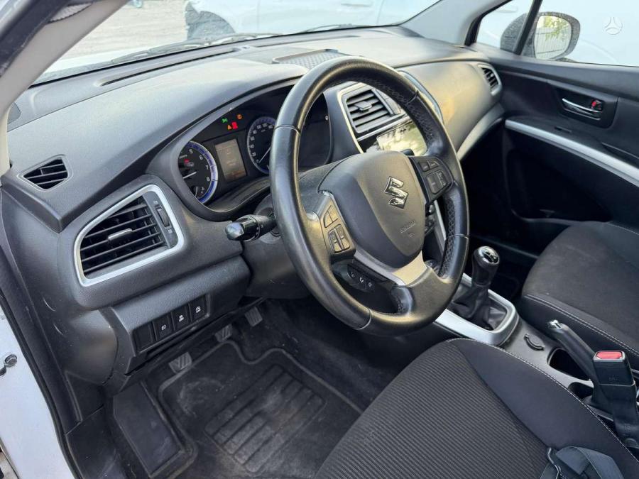 White Suzuki SX4 2018 in Siauliai, with an engine capacity of 1.00 L and mileage of 67 thousand km for 4200 €, photo 21 on AUTOMOTO.COM.LV