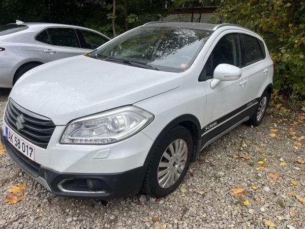 White Suzuki SX4 2014 in Vilnius, with an engine capacity of 1.60 L and mileage of 250 thousand km for 2999 €, photo 3 on AUTOMOTO.COM.LV