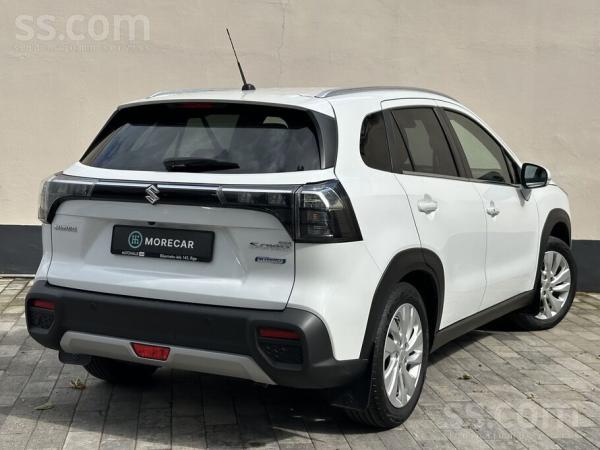 White Suzuki SX4 2022 in Riga, with an engine capacity of 1.40 L and mileage of 54 thousand km for 16550 €, photo 5 on AUTOMOTO.COM.LV