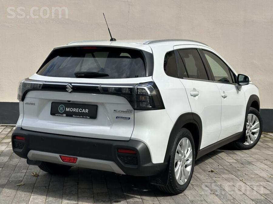 White Suzuki SX4 2022 in Riga, with an engine capacity of 1.40 L and mileage of 54 thousand km for 16550 €, photo 5 on AUTOMOTO.COM.LV