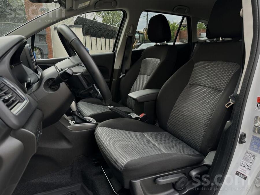 White Suzuki SX4 2022 in Riga, with an engine capacity of 1.40 L and mileage of 54 thousand km for 16550 €, photo 8 on AUTOMOTO.COM.LV