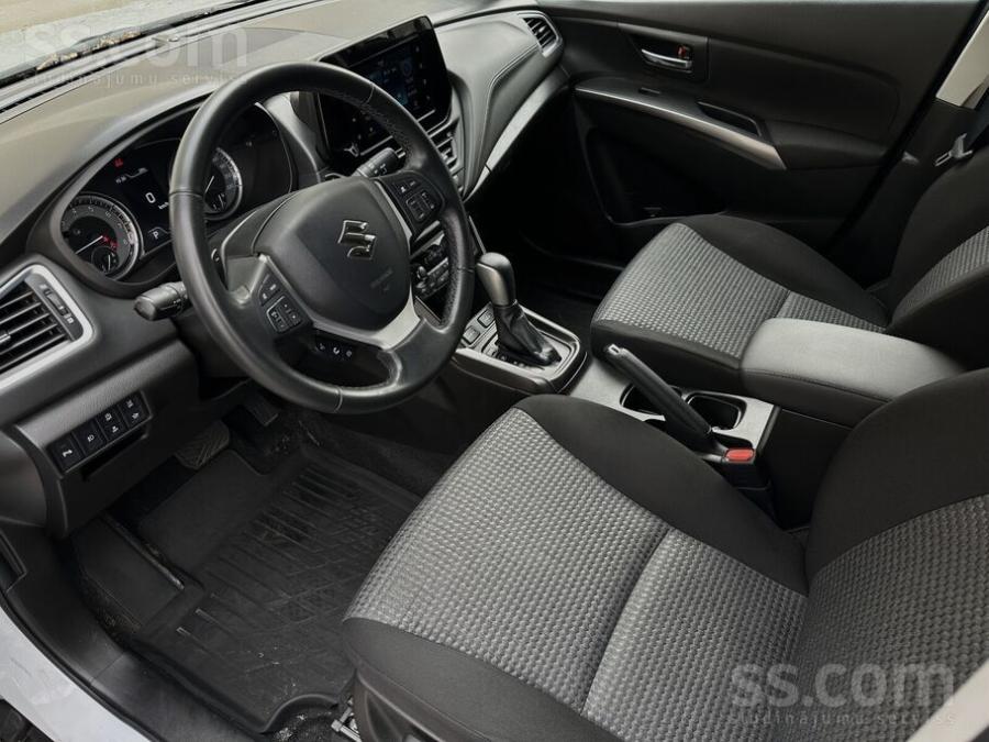 White Suzuki SX4 2022 in Riga, with an engine capacity of 1.40 L and mileage of 54 thousand km for 16550 €, photo 9 on AUTOMOTO.COM.LV