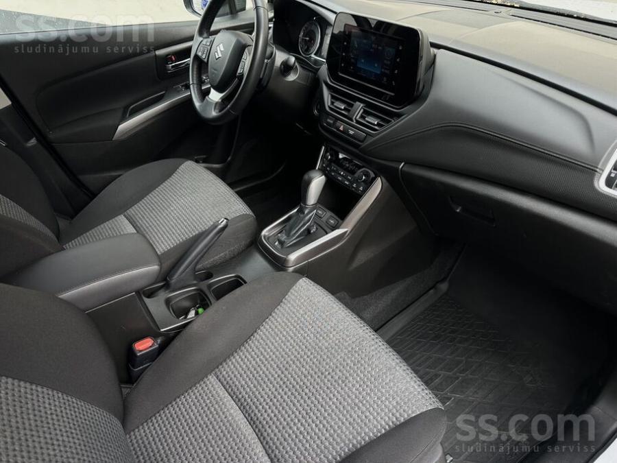 White Suzuki SX4 2022 in Riga, with an engine capacity of 1.40 L and mileage of 54 thousand km for 16550 €, photo 20 on AUTOMOTO.COM.LV