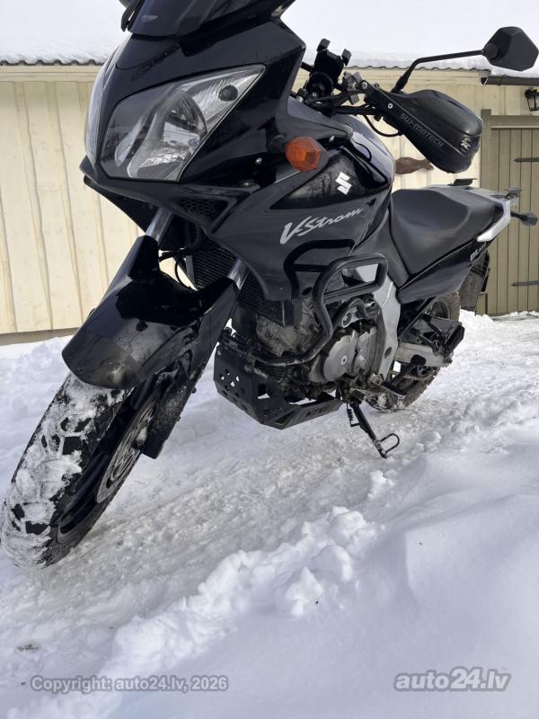 Black Suzuki V-Strom 650 2004 in Tallinn, with an engine capacity of 0.65 L and mileage of 57 thousand km for 2990 €, photo 8 on AUTOMOTO.COM.LV