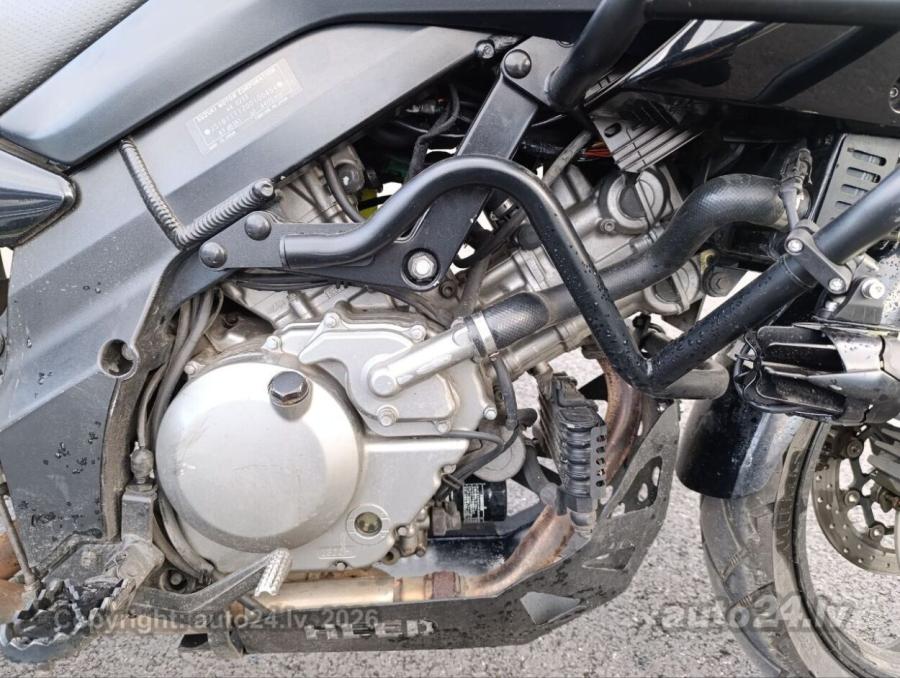 Black Suzuki V-Strom 650 2005 in Tallinn, with an engine capacity of 0.65 L and mileage of 40 thousand km for 3500 €, photo 5 on AUTOMOTO.COM.LV