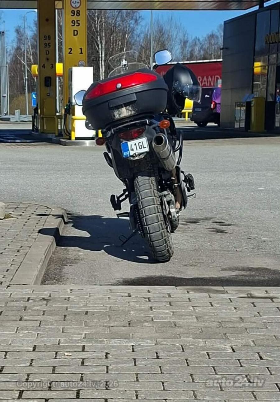 Черный Сузуки V-Strom 650 2005 в Таллин, объемом двигателя 0.65 л и пробегом 0 тыс. км за 2950 €, фото 3 на AUTOMOTO.COM.LV
