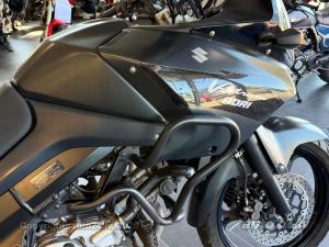 Melns Suzuki V-Strom 650 2006 Tallina, ar dzinēja tilpumu 0.65 L un nobraukumu 65 tūkst. km par 2590 €, foto 4 vietnē AUTOMOTO.COM.LV