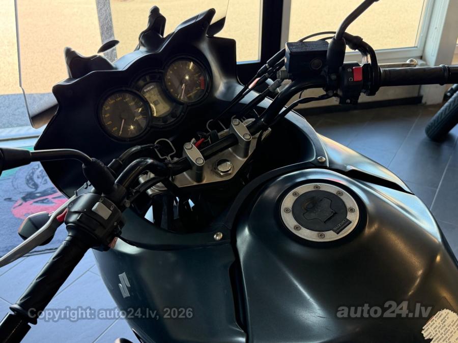 Melns Suzuki V-Strom 650 2006 Tallina, ar dzinēja tilpumu 0.65 L un nobraukumu 65 tūkst. km par 2590 €, foto 12 vietnē AUTOMOTO.COM.LV