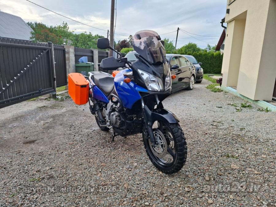 Синий Сузуки V-Strom 650 2004 в Таллин, объемом двигателя 0.65 л и пробегом 57 тыс. км за 3000 €, фото 1 на AUTOMOTO.COM.LV