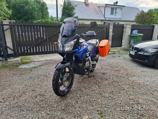 Синий Сузуки V-Strom 650 2004 в Таллин, объемом двигателя 0.65 л и пробегом 57 тыс. км за 3000 €, фото 2 на AUTOMOTO.COM.LV
