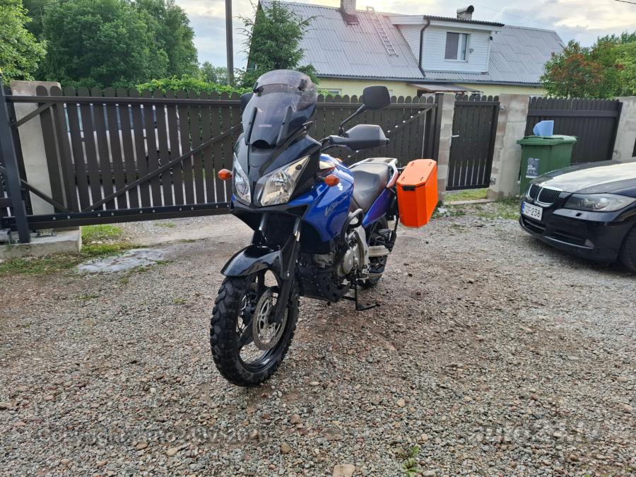 Синий Сузуки V-Strom 650 2004 в Таллин, объемом двигателя 0.65 л и пробегом 57 тыс. км за 3000 €, фото 3 на AUTOMOTO.COM.LV