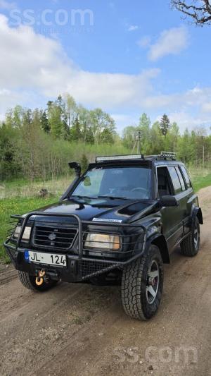 Black Suzuki Vitara 1996 in Madona, with an engine capacity of 2.00 L and mileage of 220 thousand km for 1900 €, photo  on AUTOMOTO.COM.LV