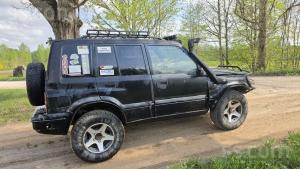 Black Suzuki Vitara 1996 in Madona, with an engine capacity of 2.00 L and mileage of 220 thousand km for 1900 €, photo 3 on AUTOMOTO.COM.LV