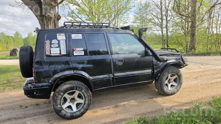 Black Suzuki Vitara 1996 in Madona, with an engine capacity of 2.00 L and mileage of 220 thousand km for 1900 €, photo 3 on AUTOMOTO.COM.LV