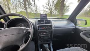 Black Suzuki Vitara 1996 in Madona, with an engine capacity of 2.00 L and mileage of 220 thousand km for 1900 €, photo 6 on AUTOMOTO.COM.LV