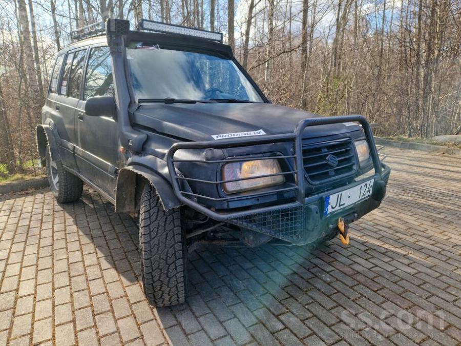 Черный Сузуки Витара 1996 в Юрмала, объемом двигателя 2.00 л и пробегом 294 тыс. км за 1300 €, фото 4 на AUTOMOTO.COM.LV