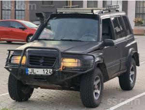 Melns Suzuki Vitara 1996 Rīga, ar dzinēja tilpumu 2.00 L un nobraukumu 295 tūkst. km par 2200 €, foto  vietnē AUTOMOTO.COM.LV